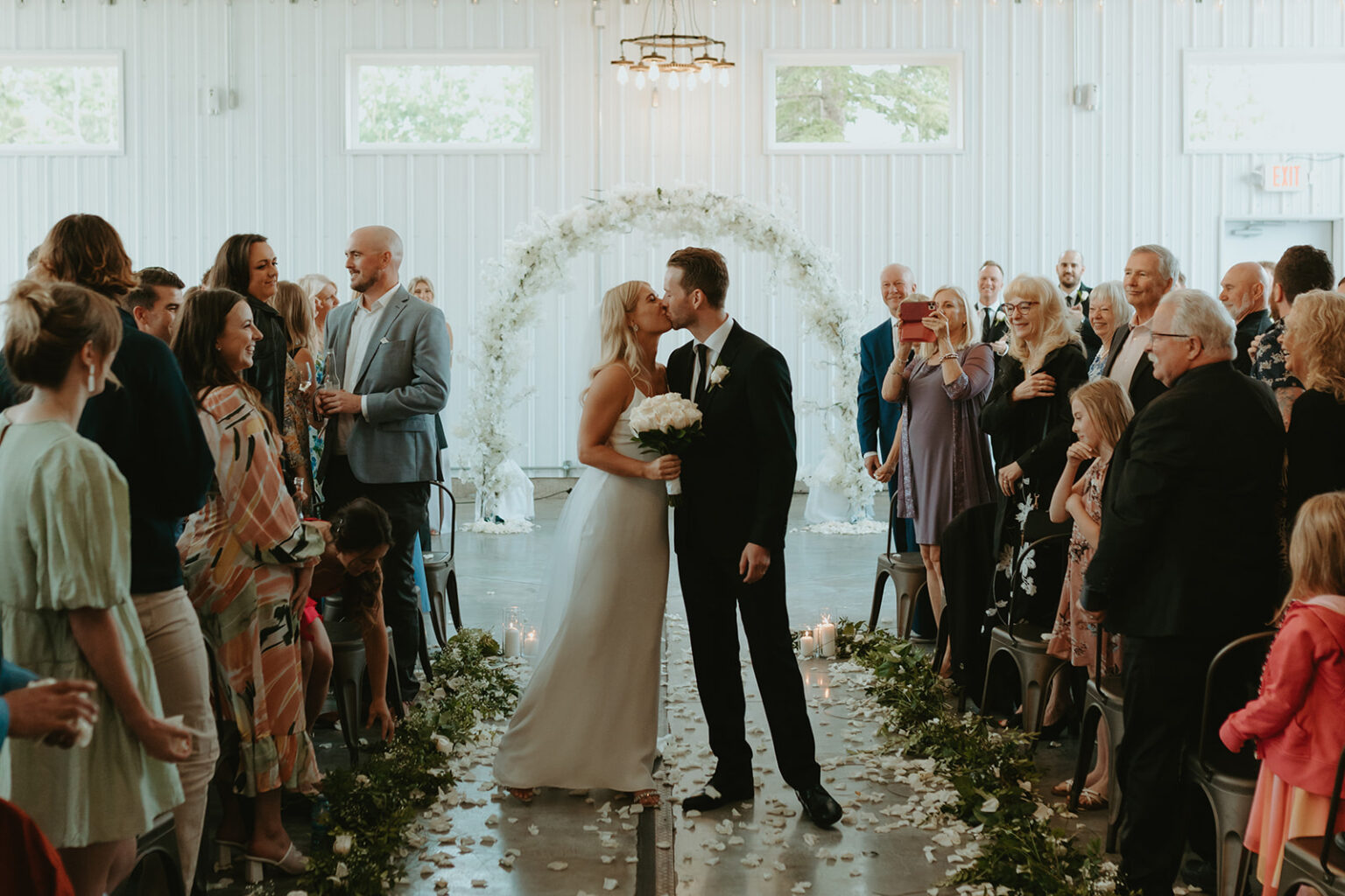 Wedding Etiquette 101: Dos and Don’ts for Guests and the Wedding Party ...