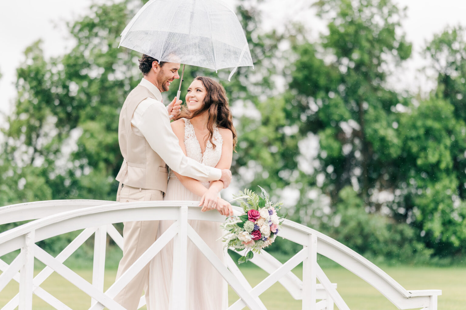 Rainy Wedding Tips: Embracing the Beauty in the Unexpected - Confetti ...